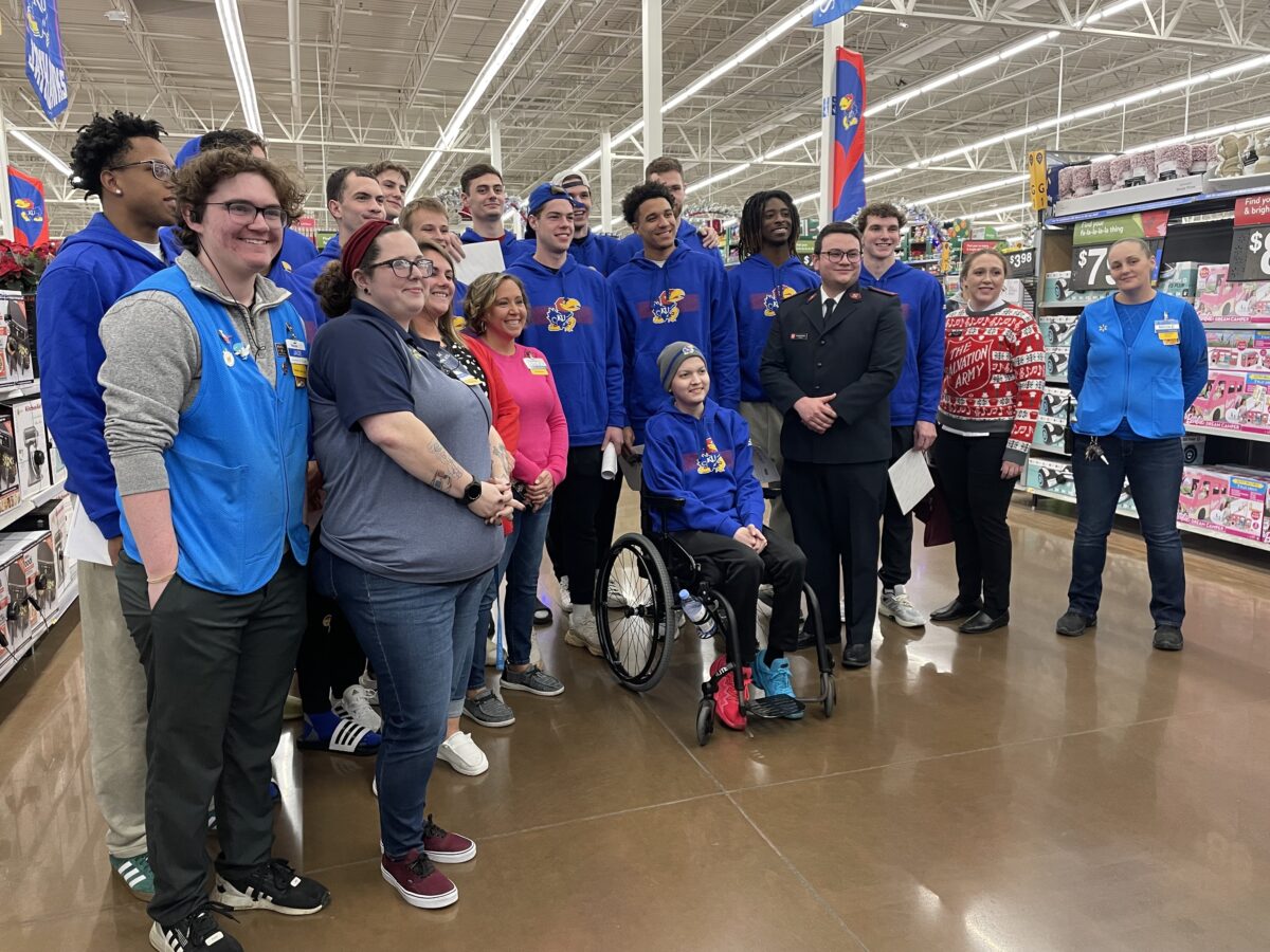 KU men’s basketball undertakes annual holiday shopping event - KU Sports